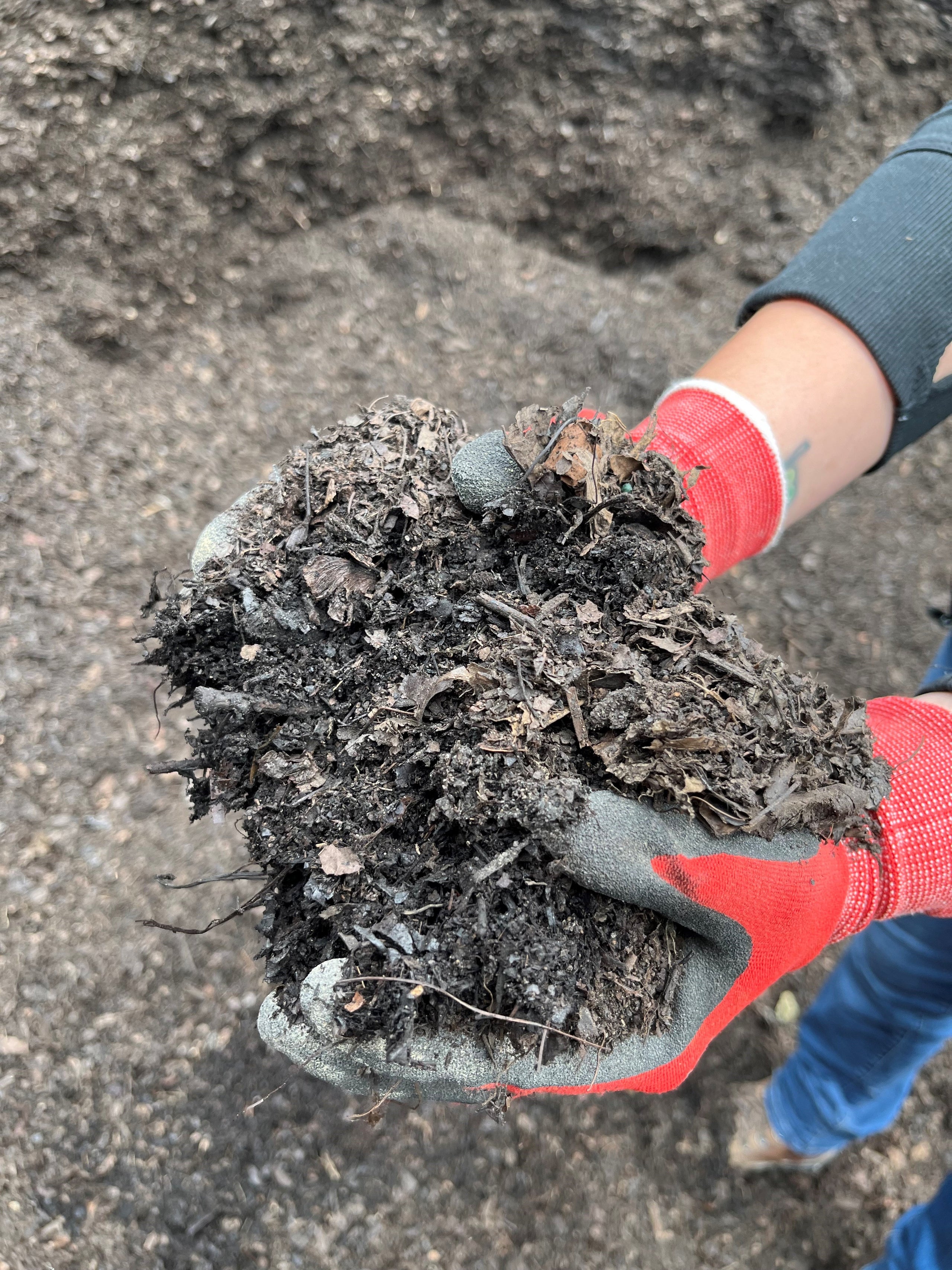 Organic Leaf Mulch Compost | Delaware Hardscape Supply, LLC